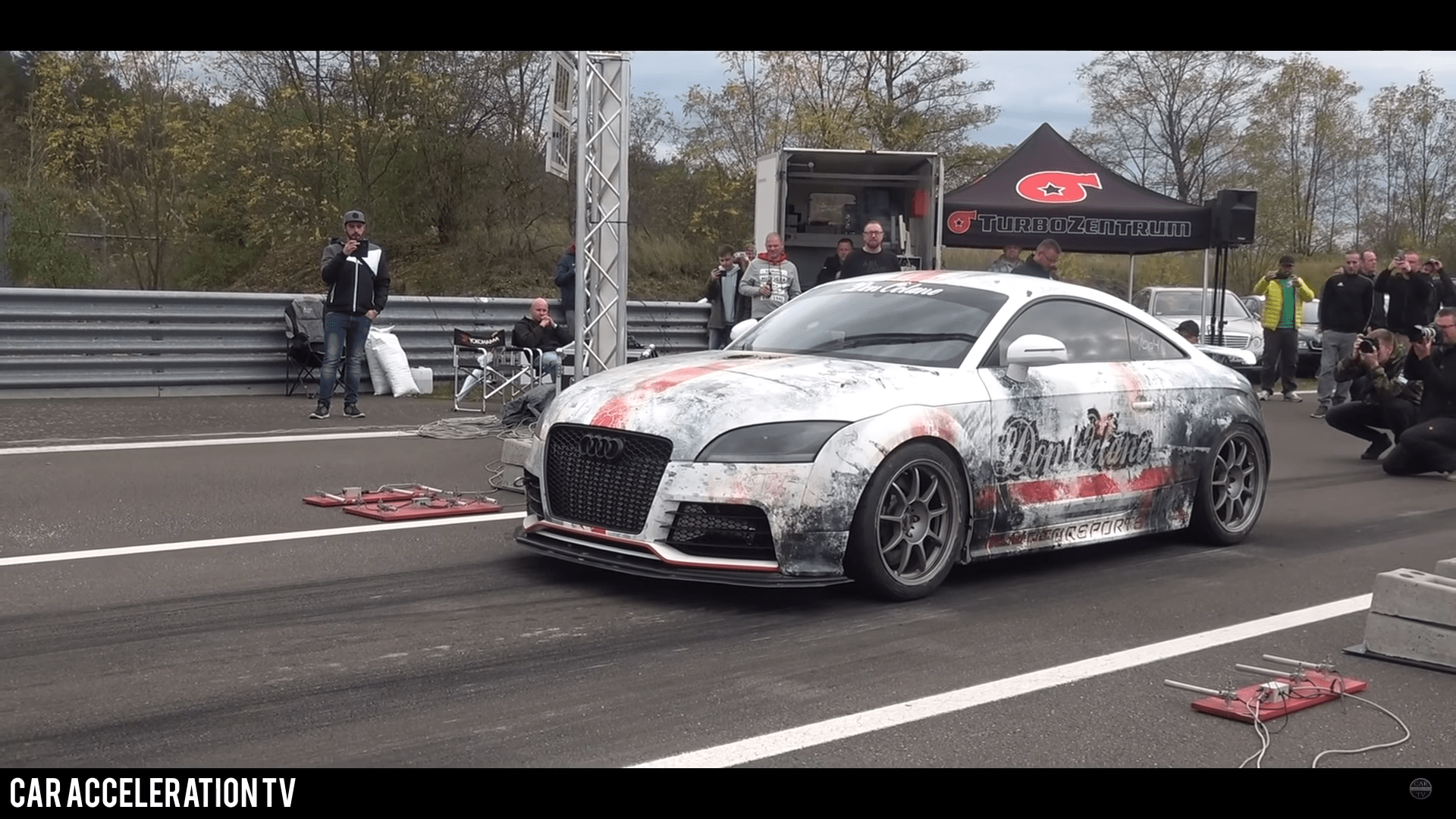 Audi TT RS o mocy 1300 KM robi 1/2 mili szybciej niż Bugatti Veyron