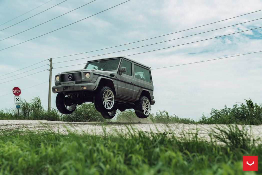 G klasa na 24-calowych felgach od Vossen radzi sobie w terenie