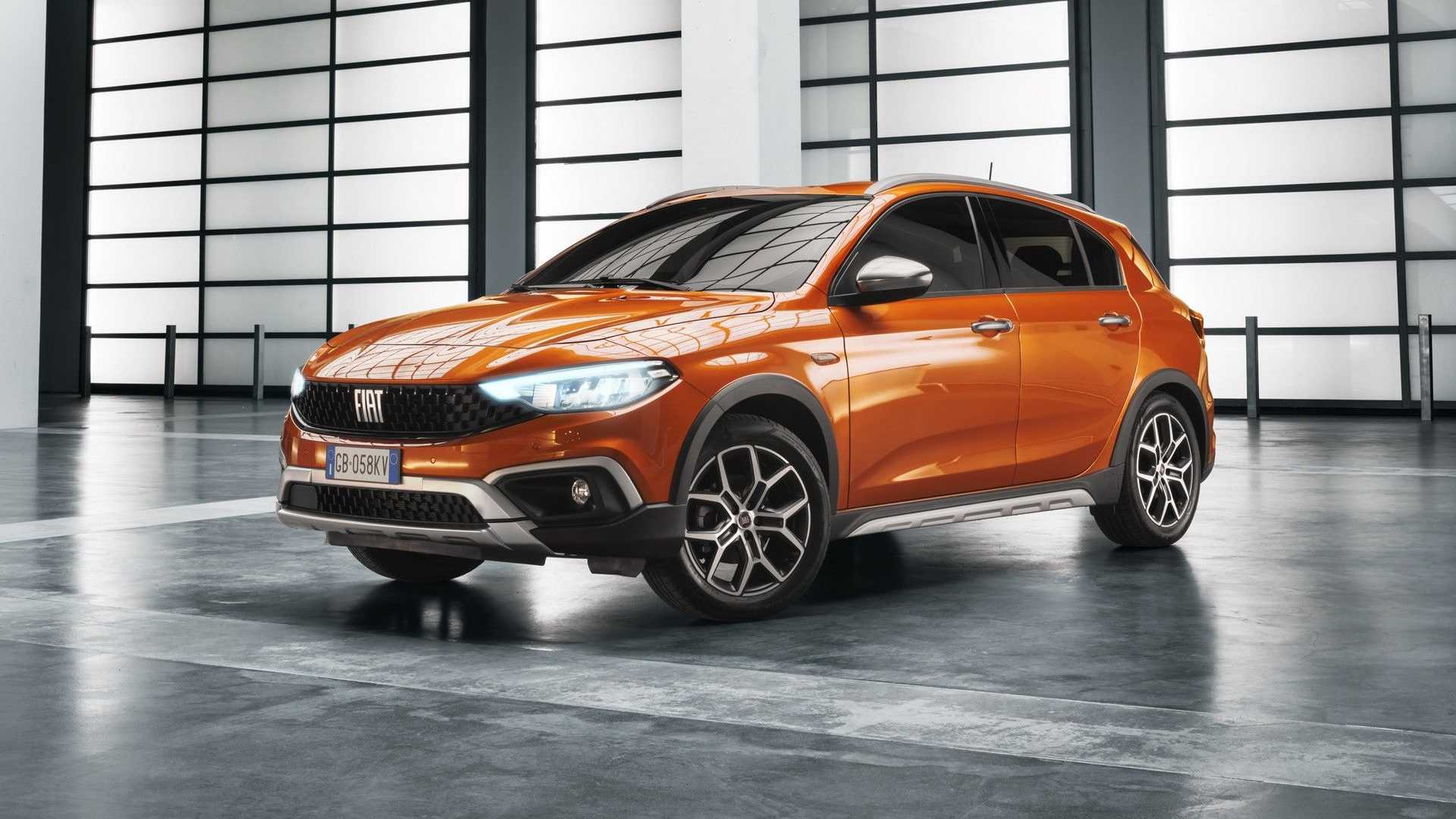 Fiat Tipo 2021 - pokazano nowe wcielenie oraz terenową wersję Cross