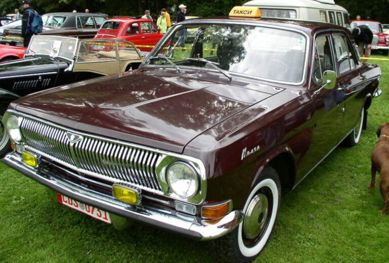 GAZ 3105 Wołga - młody car w modnym garniturze