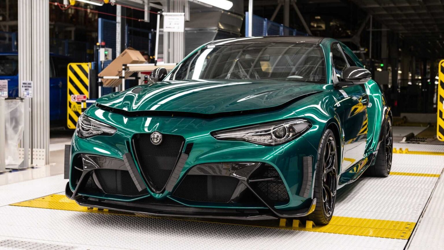 Zobacz jak powstaje nowa Alfa Romeo Giulia GTA za ponad 800 tysięcy