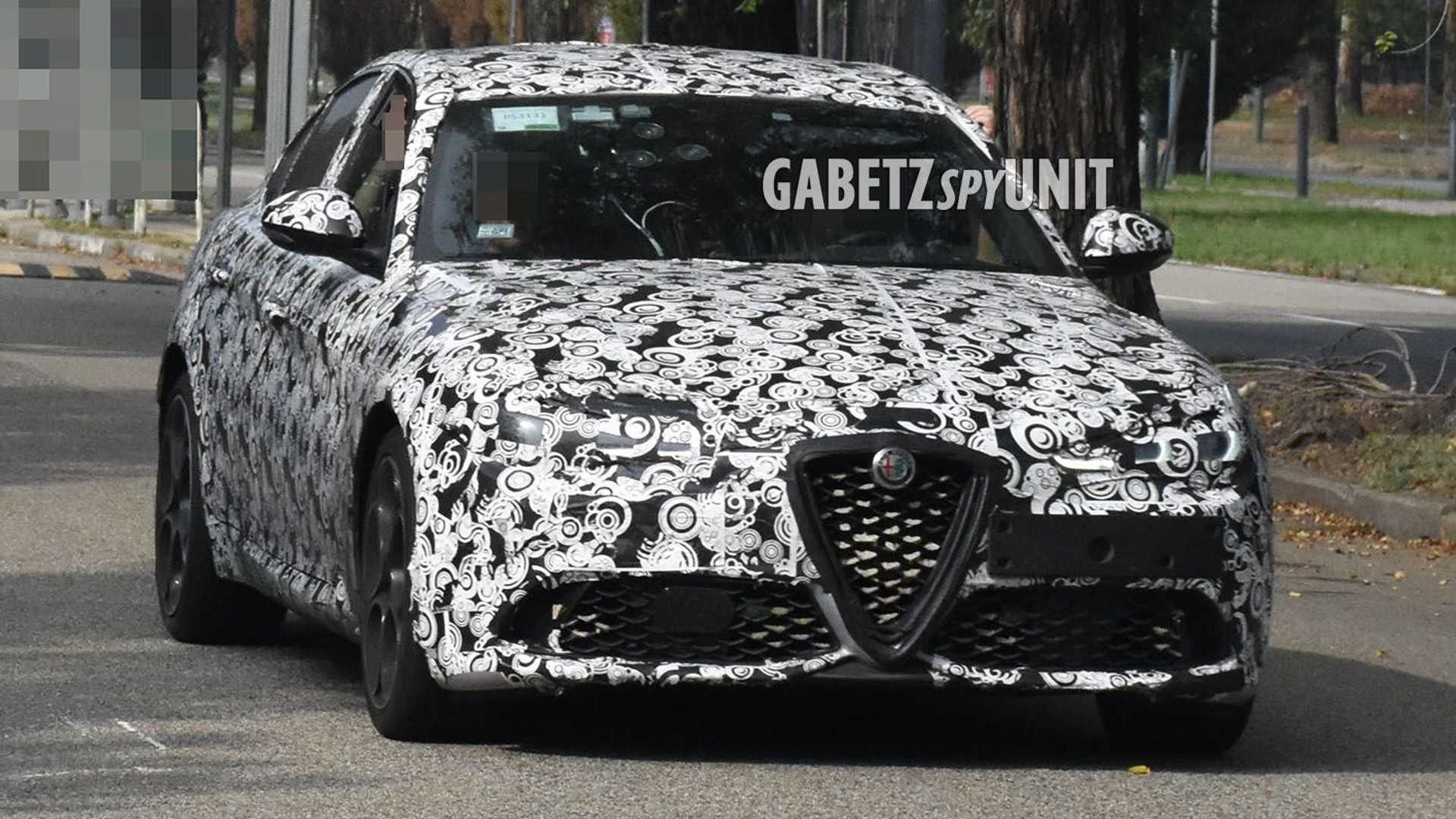 Alfa Romeo Giulia po liftingu zauważona w grubym kamuflażu