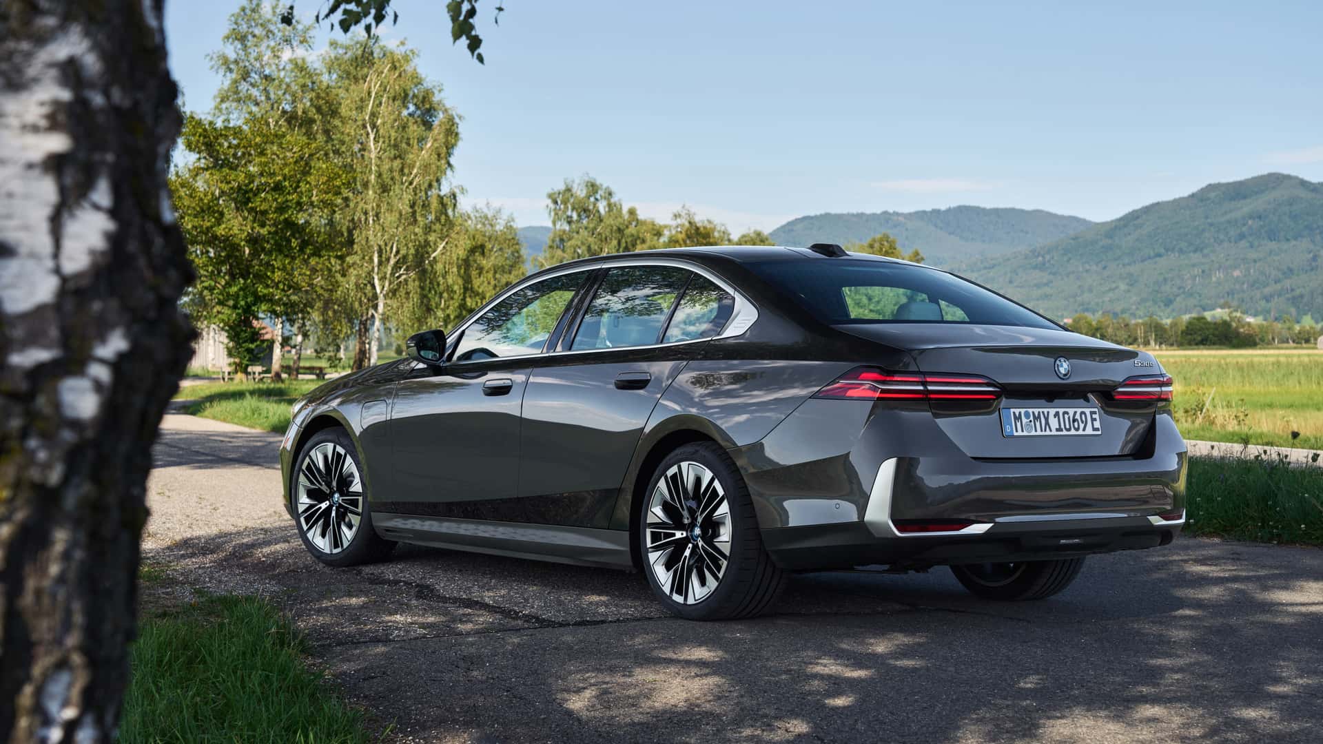 BMW Serii 5 550e i 530e debiutują - moc i ekologia w jednym - Wokół ...